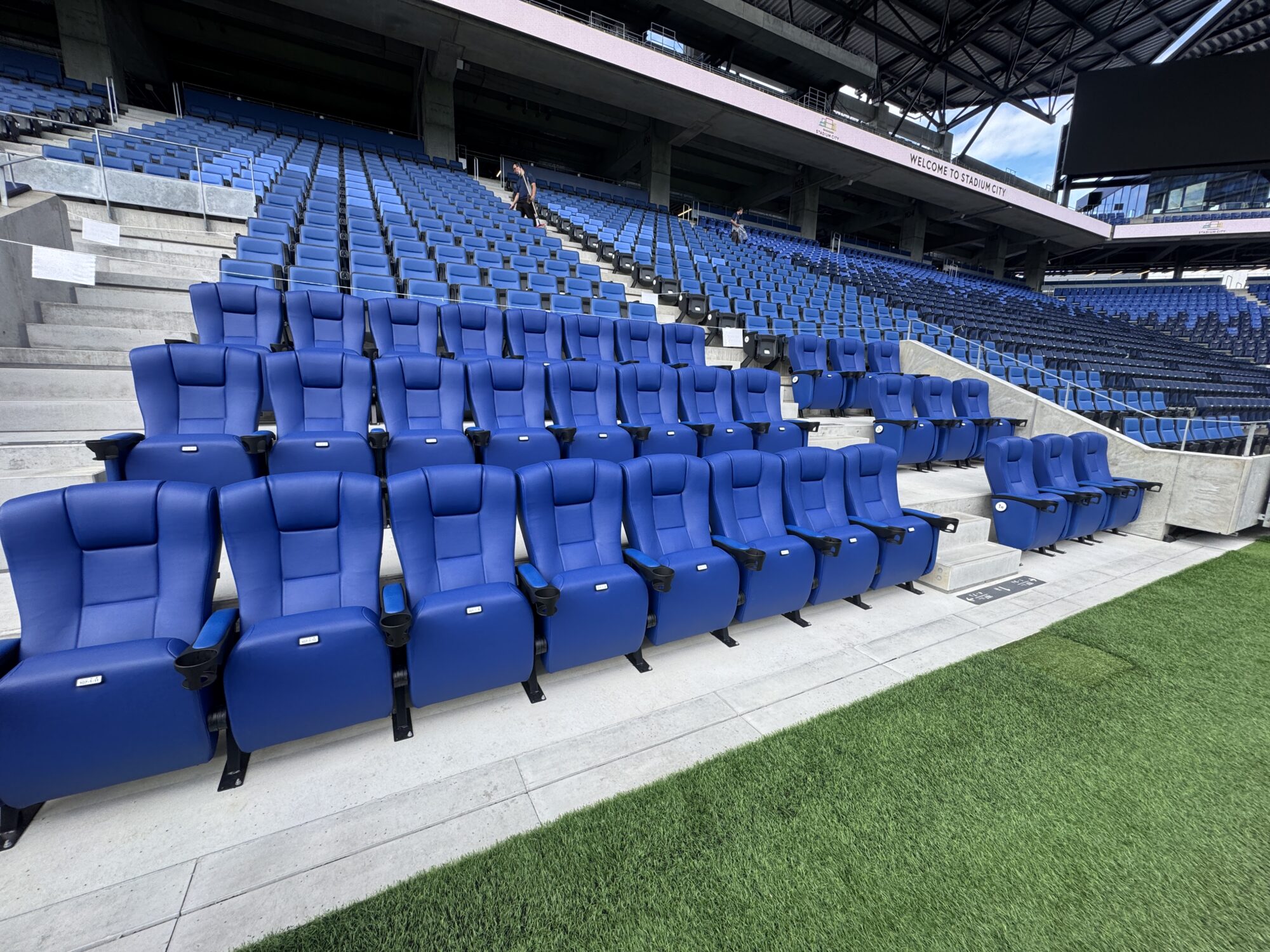 PEACE STADIUM Connected by SoftBank - さかとり