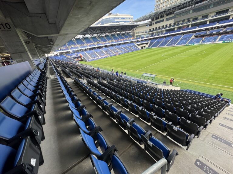 PEACE STADIUM Connected by SoftBank - さかとり