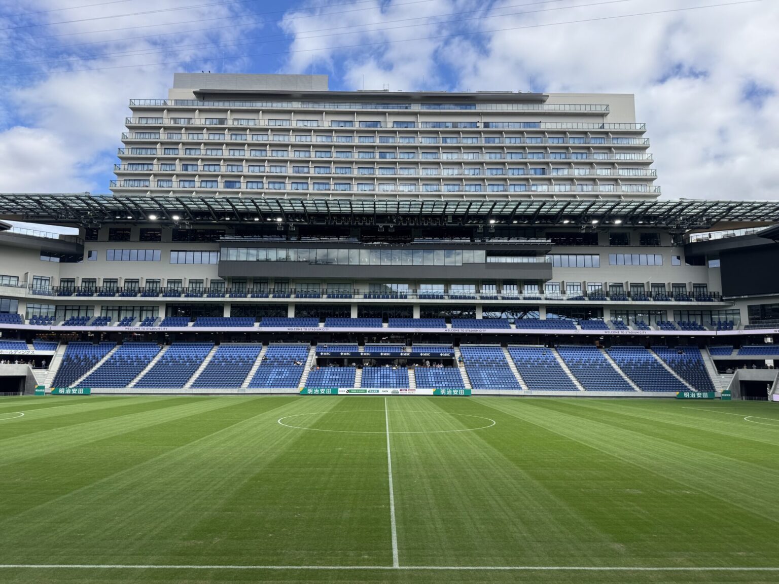 PEACE STADIUM Connected by SoftBank - さかとり