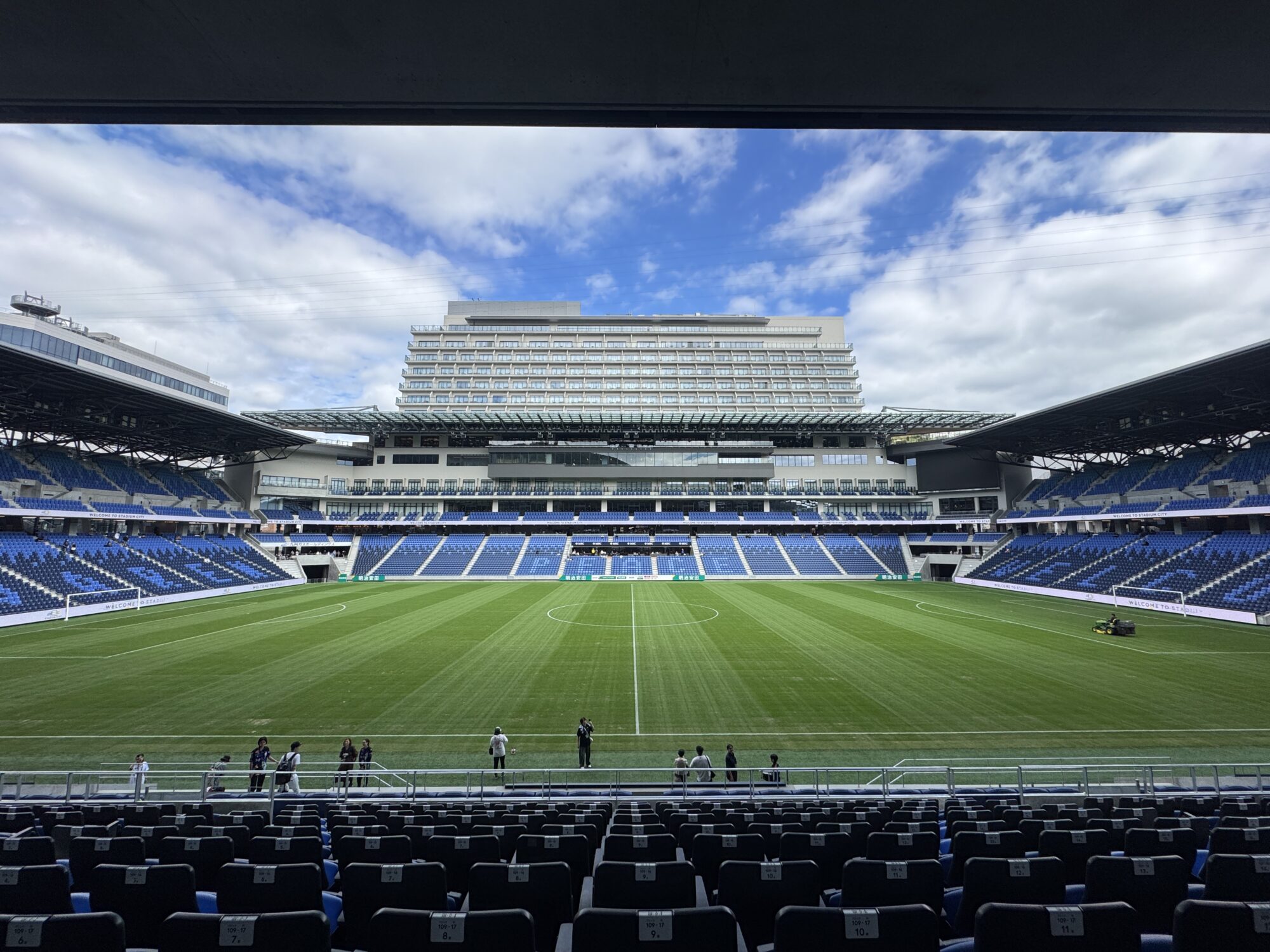 PEACE STADIUM Connected by SoftBank - さかとり